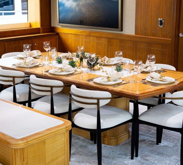 INVICTUS Yacht Charter Details, Palmer Johnson | CHARTERWORLD Luxury ...